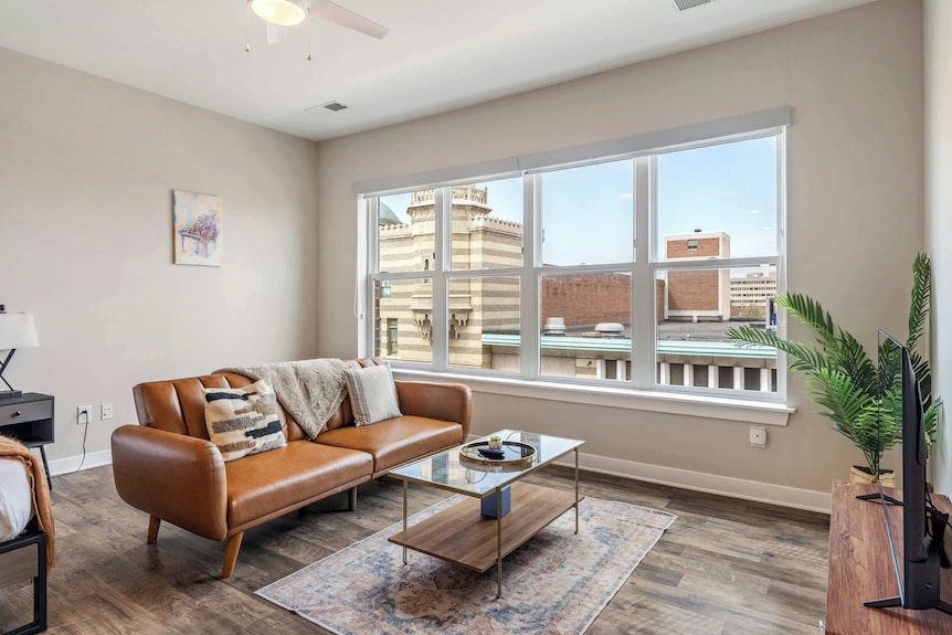 Cozysuites - Penrose On Mass W/ Pool & Parking #8 - Irvington Historic District, IN