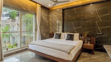 Quarto Familiar, varanda, Vista para a cidade | Cortinas/cortinados opacos, ferro/tábua de engomar, Wi-fi grátis