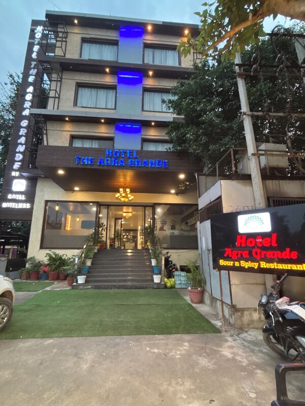 Goyal Hoteliers - Hotel The Agra Grande - Agra