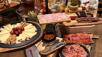 Café da manhã com buffet todos os dias mediante uma taxa
