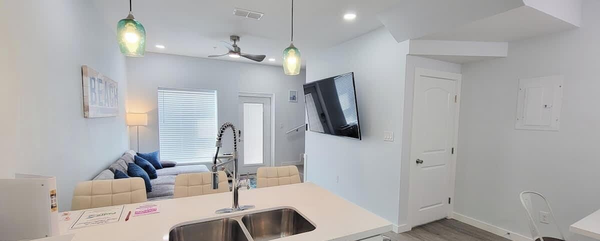 Newer 3br Townhome | Sleeps 10 | 2 Level | Bayside - South Padre Island
