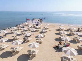 Uma praia privada, praia de areia negra 