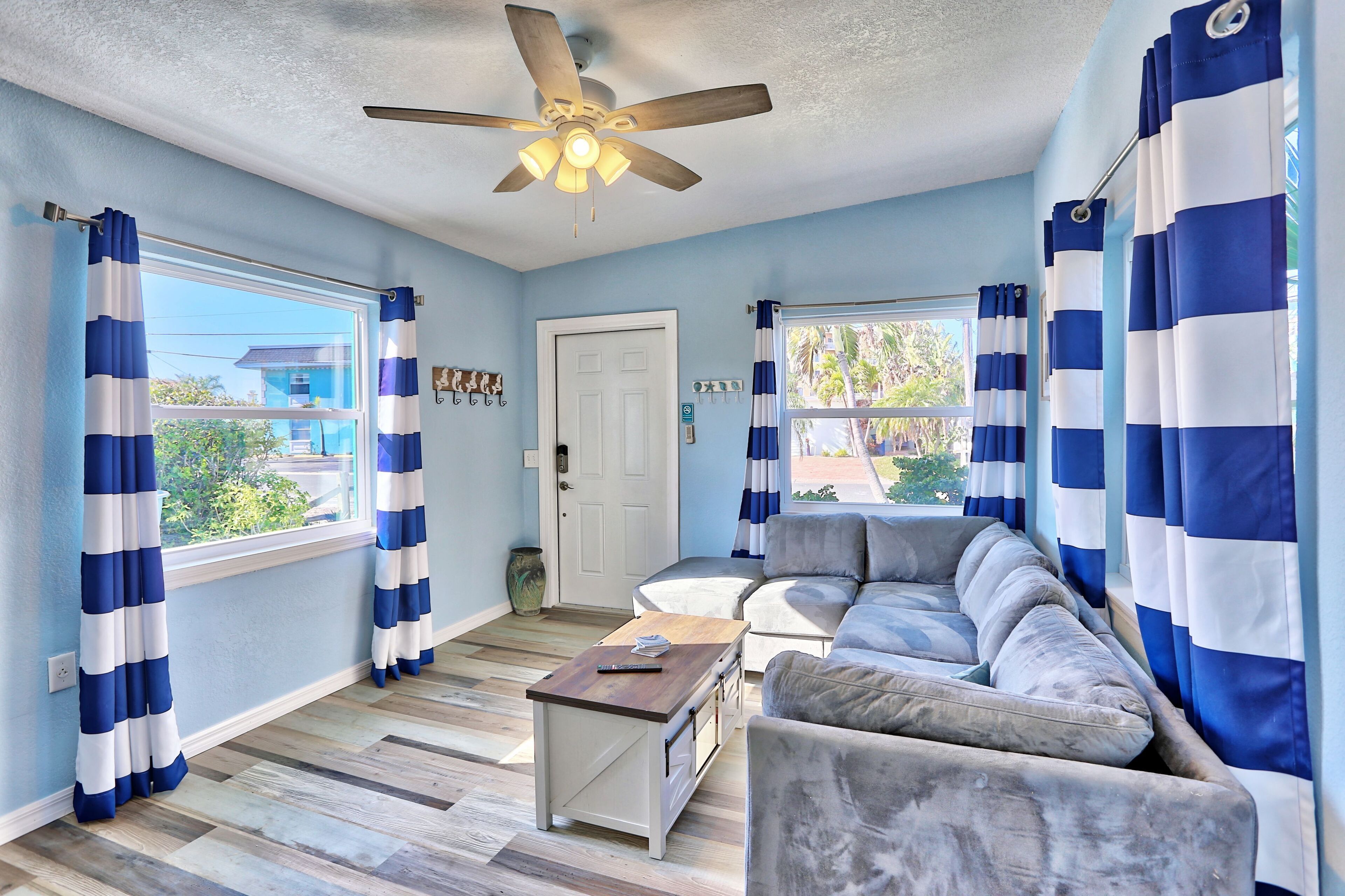 Entire Duplex To Yourself Shore La Vie️2 Minute Drive To Beach - Treasure Island, FL