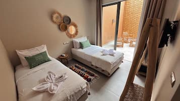 Dormitório Partilhado Clássico | Cofre no quarto, cortinas/cortinados opacos, Wi-fi grátis