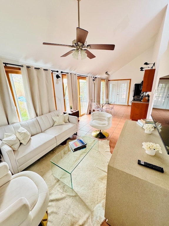 Seabreeze #4: Charming Cottage Footsteps To The Beach - Long Island, NY