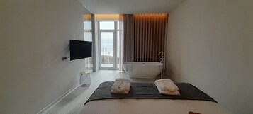 Suite Master | Cofres nos quartos, escrivaninha, cortinas blackout