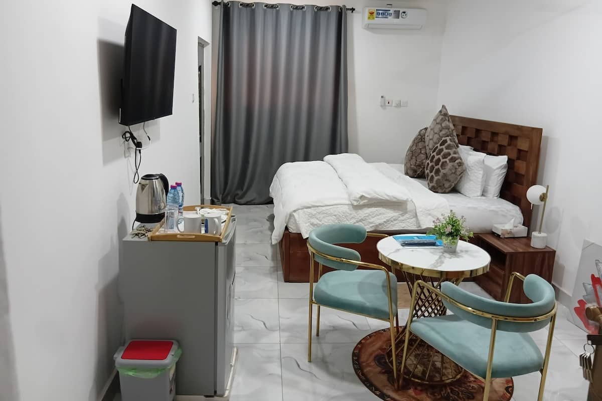 Secretária, secretária adequada para computadores portáteis