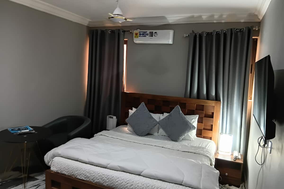 Secretária, secretária adequada para computadores portáteis