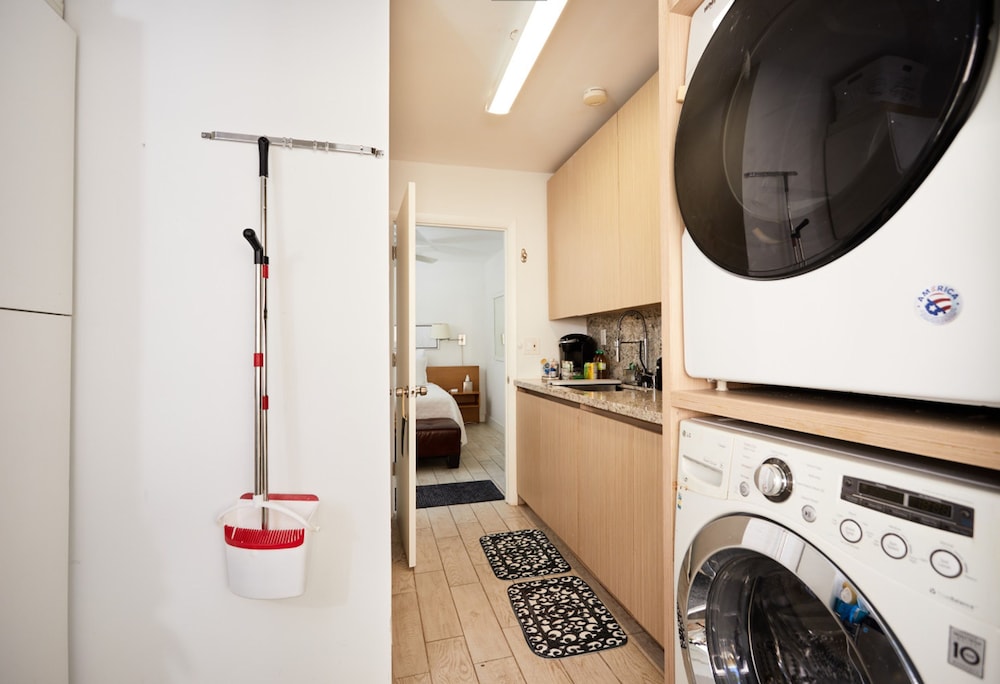 Miami Pool Oasis In El Portal - Miami, FL