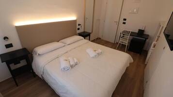 Cofre no quarto, secretária