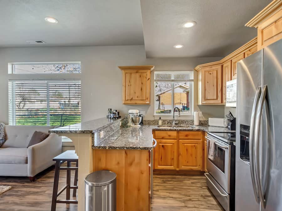 Apartamento Familiar em Condomínio Fechado, cozinha, vista para a montanha | Cozinha privada | Um frigorífico/congelador grande, um micro-ondas, um forno