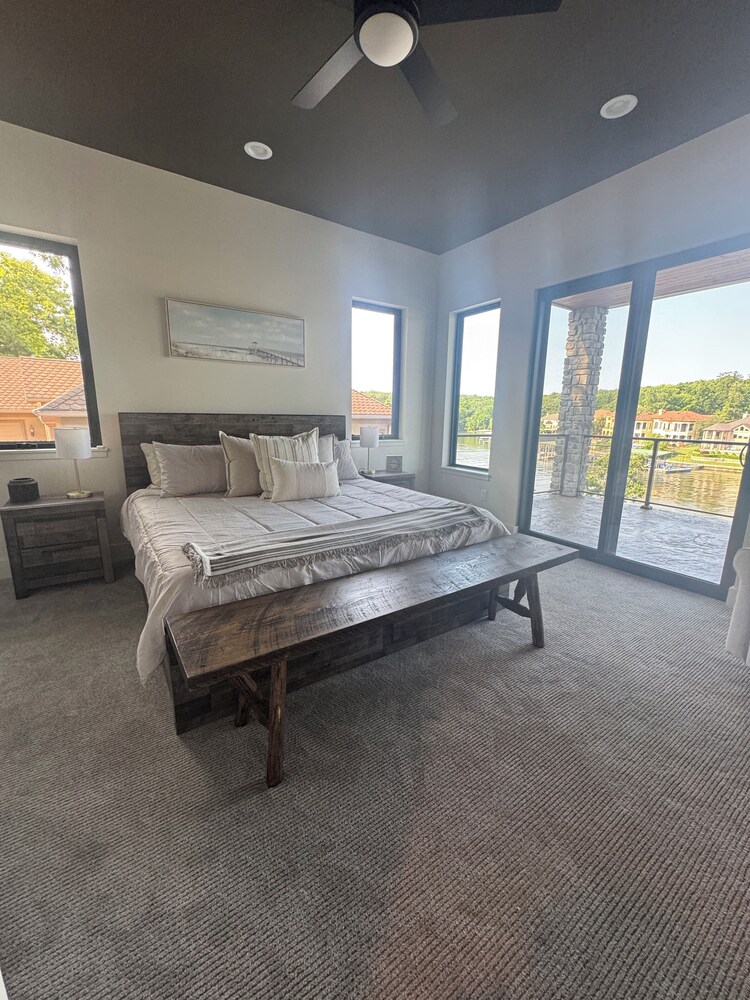 New in 2025 Lavish 6 bedroom Lake House with Pool & Dock in Luxurious ...