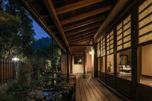 Villa Deluxe, vista para a montanha | Minibar grátis, cortinas/cortinados opacos, quartos insonorizados 