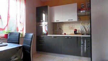 Apartamento (One Bedroom Apartment with Balcony 1) | Cozinha privada | Geladeira