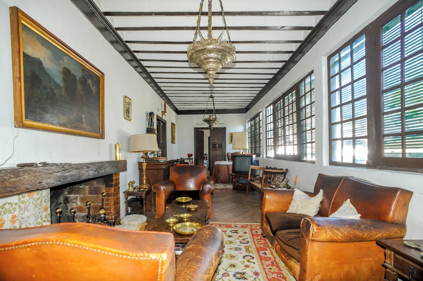 Casa Serenna, Majestuosa Casa Del Siglo Xvii: Lujo Moderno, Jardín Encantador Y Piscina Privada. Ma - Valdemoro