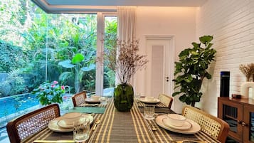 Villa de Luxo, vista para o jardim | Sala de jantar