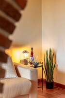 Apartamento superior, vista para a cidade | Área de estar