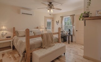 Quarto casal conforto, 1 cama Queen | Ferros/tábuas de passar roupa, Wi-Fi de cortesia