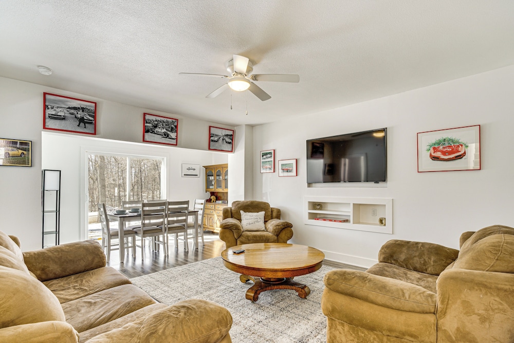 2 Mi To Road America: Pet-friendly Duplex! - Elkhart Lake, WI