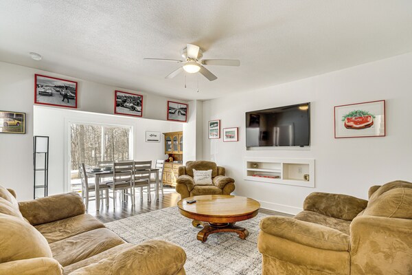 2 Mi To Road America: Pet-friendly Duplex! - Elkhart Lake, WI