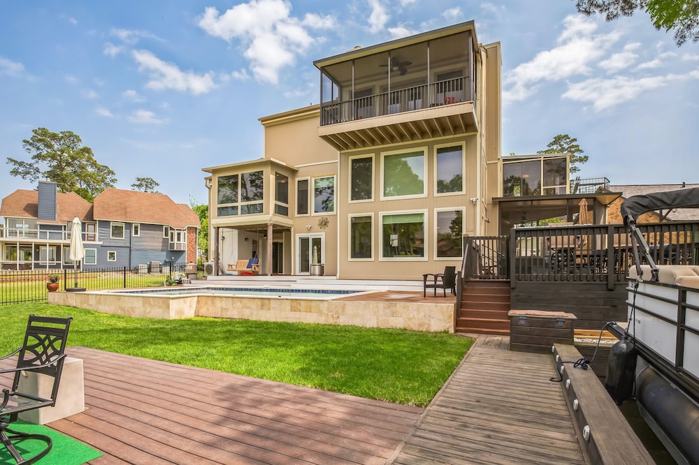 Lakefront Retreat With Private Pool, Hot Tub And Dock 4 Bedroom Home - Texas Renaissance Festival