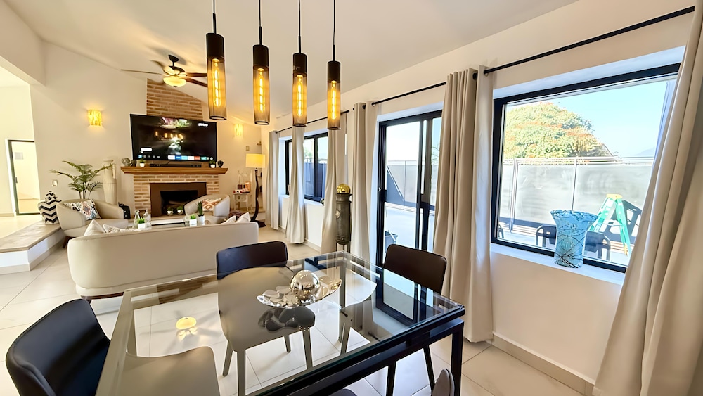 Luxurious 2 Bedroom Ajijic Home - Walk To Everything - 1 Night Rates Available - Ajijic