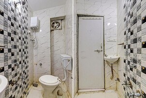 Quarto Individual Clássico, Vista para a cidade | Casa de banho | Toalhas fornecidas, sabão 