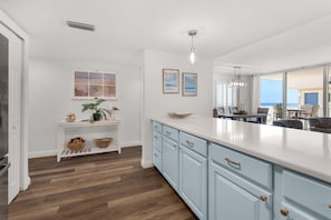 Apartamento em Condomínio Fechado, várias camas (Starboard Village 121) | Interior