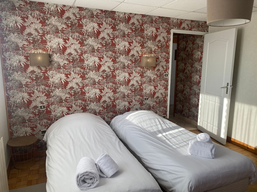 Le Logis de Papy (4p) Terrace-Community pool - La Balme-de-Sillingy | Vrbo