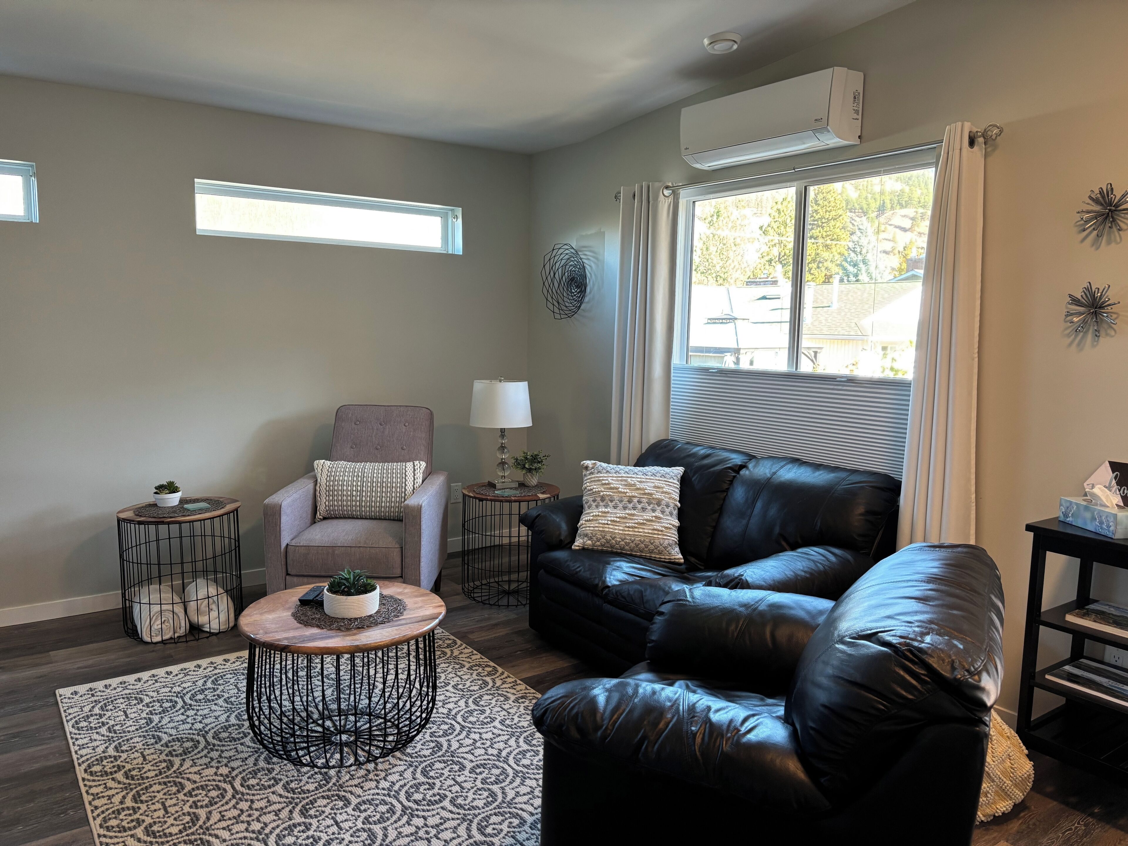 Fully Appointed 2 Bedroom Carriage House In Beautiful Penticton! Winter Rates! - Penticton