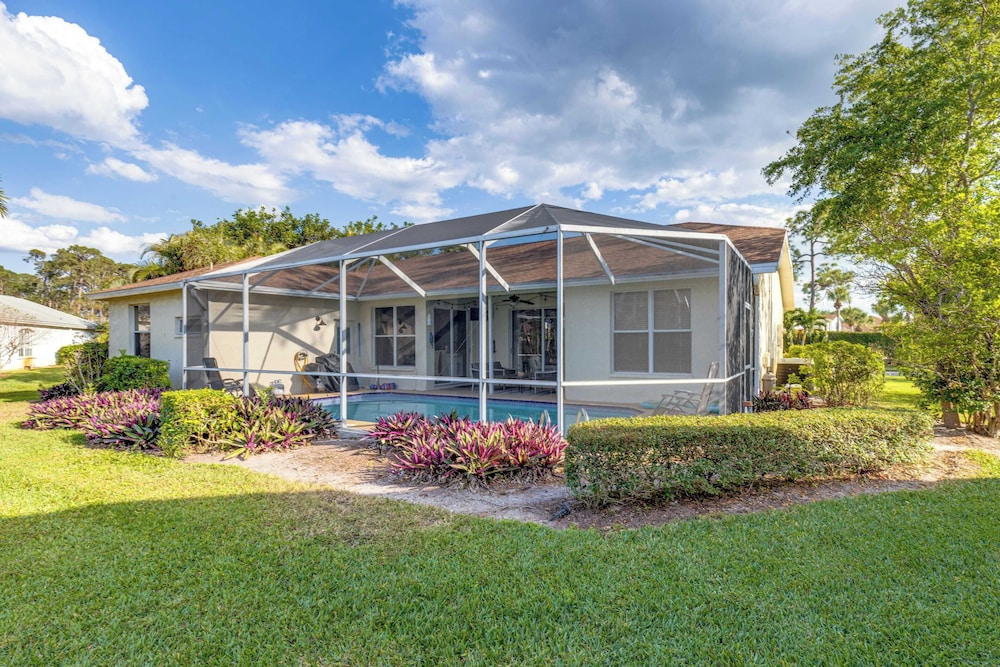 Private Pool, Pond Views, & Bonus Lounge In Gated Naples Community Drive To Dining & Sand - Naples, FL