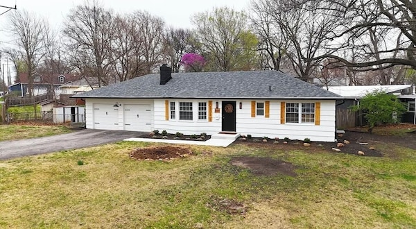 Modern Mission Escape Home - Family Friendly - Close To All Attractions - Shawnee, KS