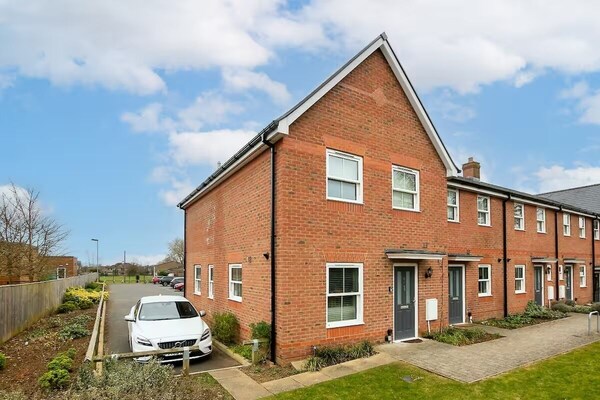 Cosy 3 Bedroom Home  Bicester Village - Bicester