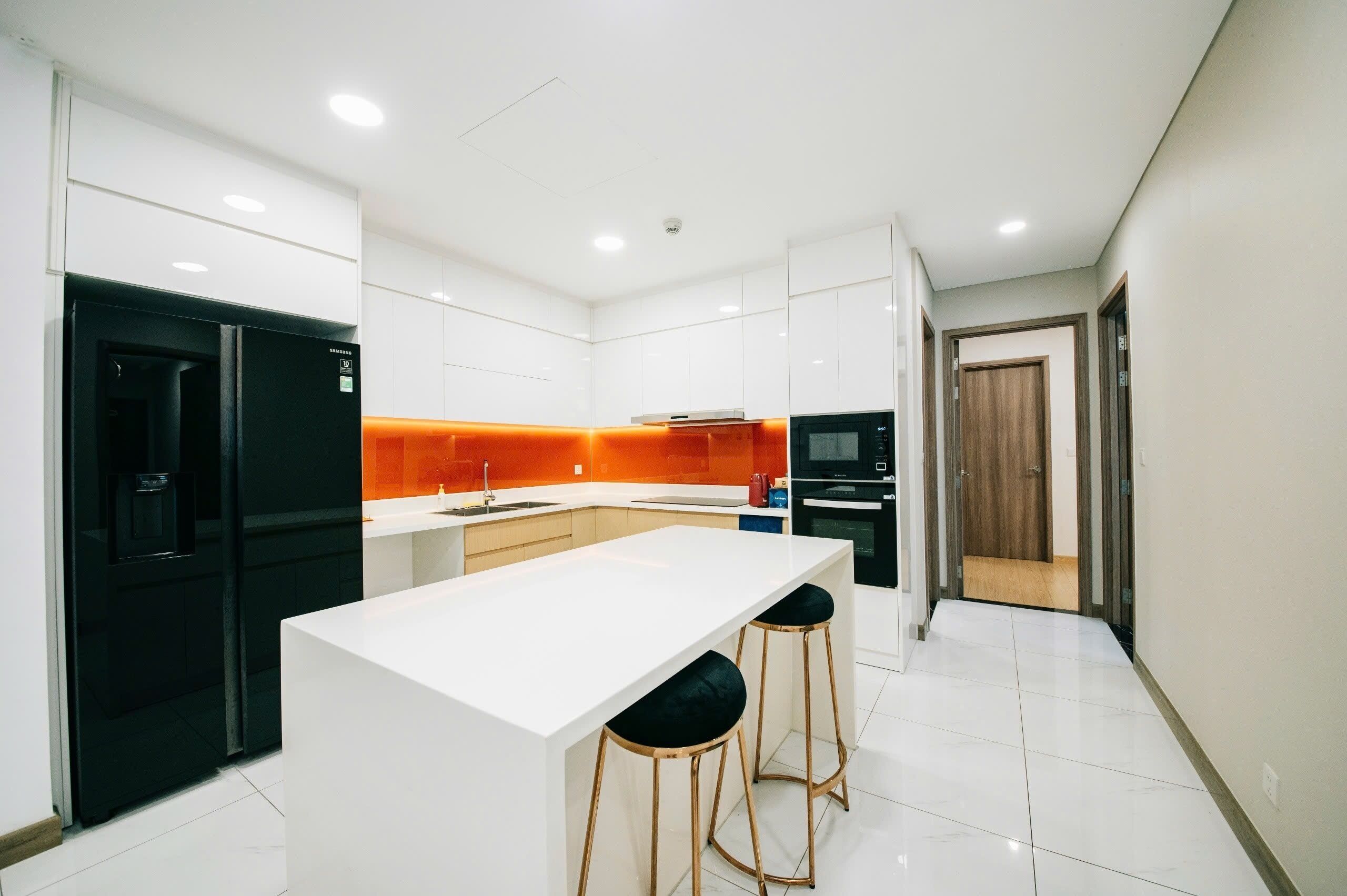 Apartamento Deluxe, 1 quarto, varanda, Vista para a cidade | Casa de banho | Um polibã, artigos de higiene pessoal grátis, um secador de cabelo 