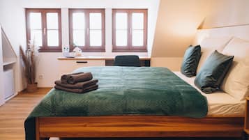 Quarto Duplo ou Twin Deluxe, Vista para a cidade | Roupa hipoalergénica, secretária