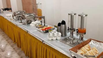 Café da manhã com buffet grátis todos os dias