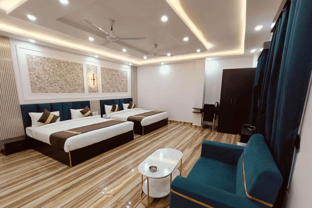 Quarto Quádruplo Familiar, varanda, Vista para a cidade | Lençóis de algodão egípcio, roupa de alta qualidade, edredões de penas