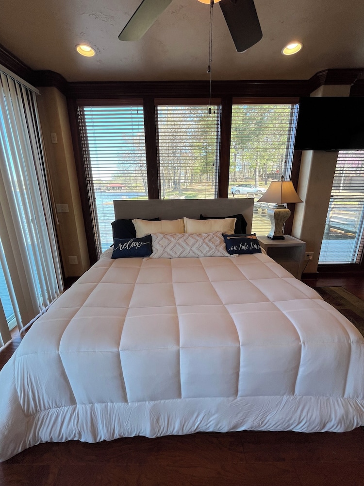 Charming Boathouse studio in beautiful Benton, LA with AC! - Bossier Parish | Vrbo