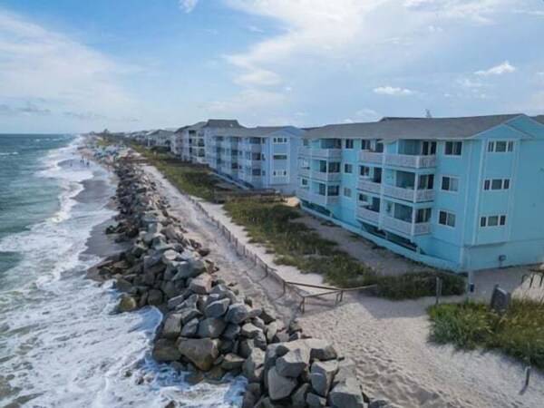 A Shore Oasis 1 Bedroom Villa - Carolina Beach, NC