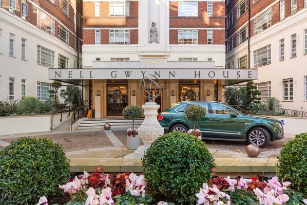 Stunning 1BR in heart of Chelsea Reviews, Deals & Photos 2026 - Expedia ...