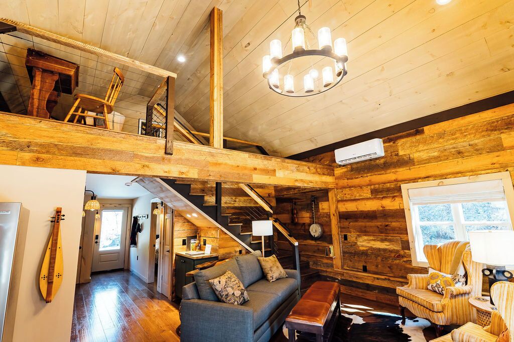 Laurel Mtn Cabin -- 3 Beds,  Kitchen,  Near Wineries, Hiking, Biking, Shopping - Dahlonega, GA