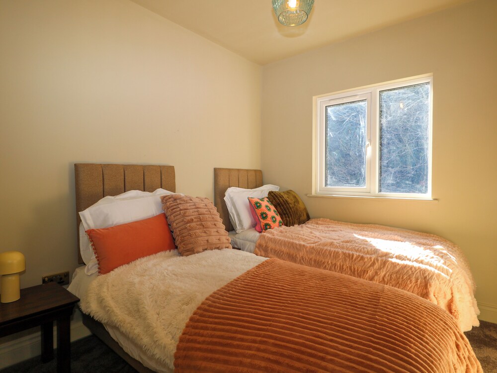 HYRST RISE, pet friendly, character holiday cottage in Forest Row ...
