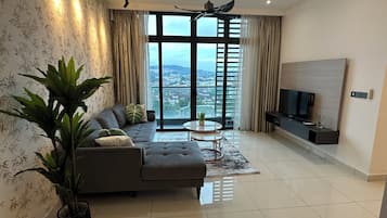 Apartamento, 3 quartos, para não fumantes, sacada | Área de estar | Smart TV 40 polegadas com canais digitais, Netflix