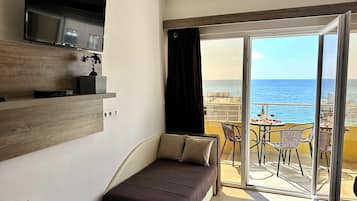 Quarto casal ou duplo conforto, terraço, vista para o mar | Wi-Fi de cortesia