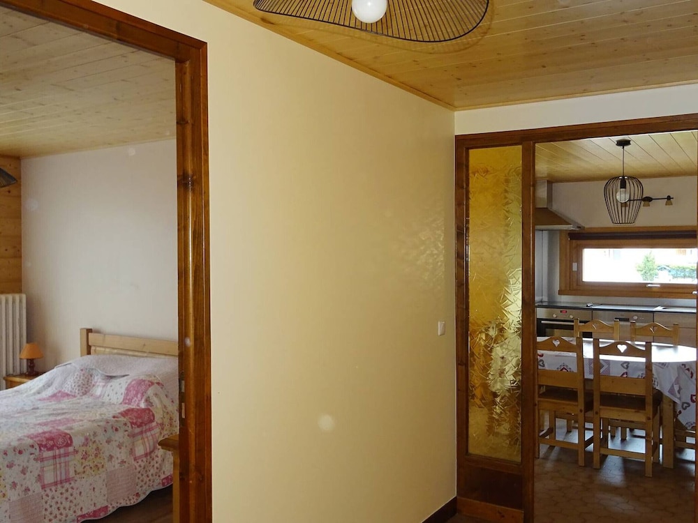 Spacious, Renovated 2-BR Apt in Les Gets - Central, WiFi, Garage ...