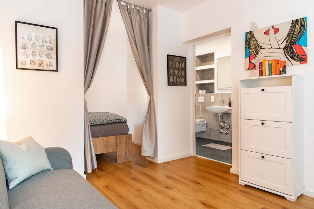 Barrier-free vacation apartment in Dresden Neustadt-your stylish temporary home - Dresden | Vrbo