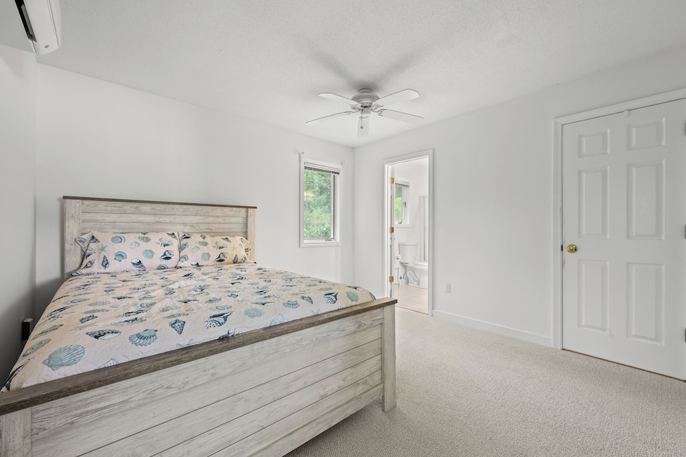 Lakefront Oasis with Spectacular Views – 3BR, 3BA, Sleeps 6, private swim dock. - New Hartford ...