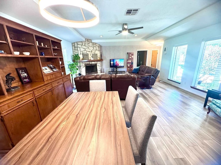 Lovely Retro 2br 2.5ba In Quiet Neighborhood - Beaumont, TX