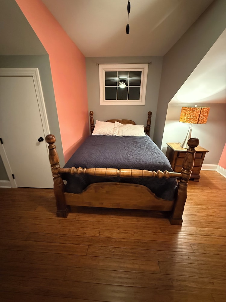 Charming Private Yet Convenient Lake Front 4-bedroom house in Wirtz ...