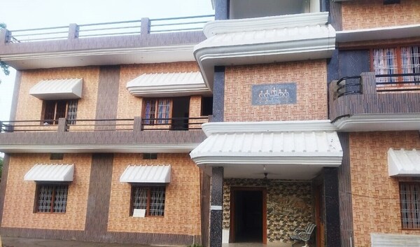 Hotel Gayatri Palace - Mughalsarai